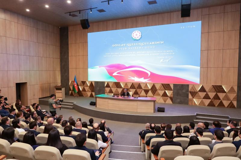 An oath-taking ceremony was held for the newly appointed civil servants ...